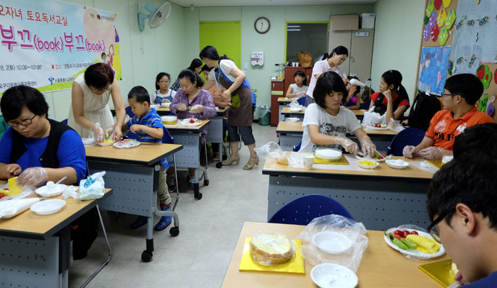 Learn & enjoy world cultures at the library : Korea.net : The official ...