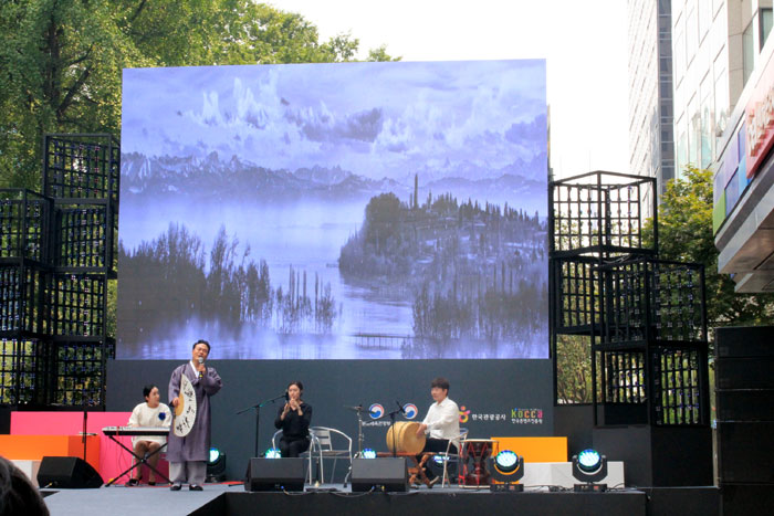 Traditional, modern performances come to central Seoul : Korea.net ...