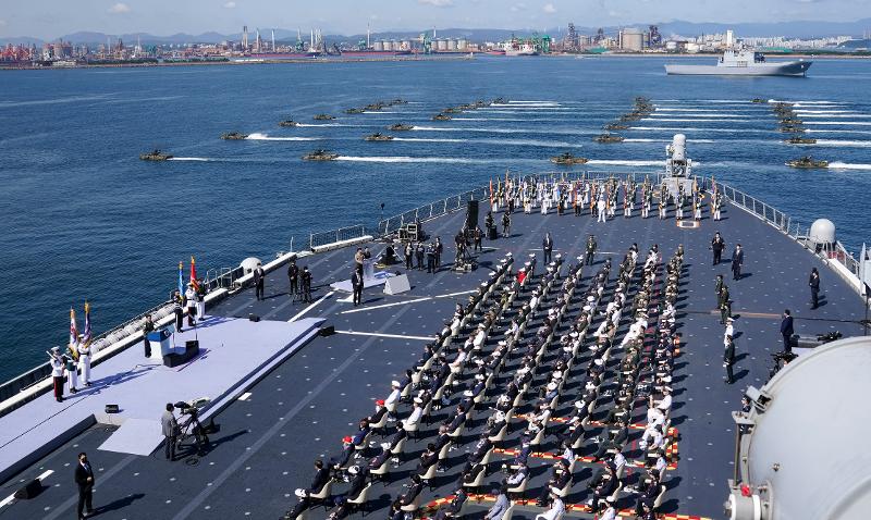 [Korea in photos] Marking Armed Forces Day on cutting-edge naval vessel ...