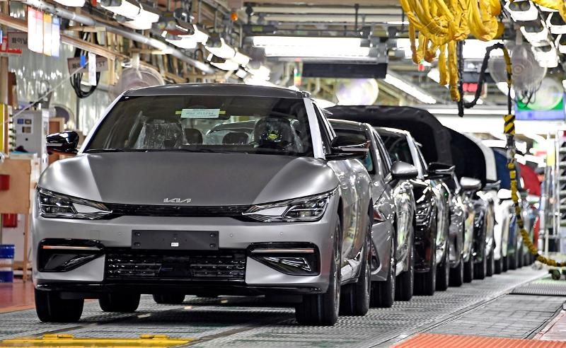 Auto exports last month broke record again with USD 6.5B : Korea.net ...