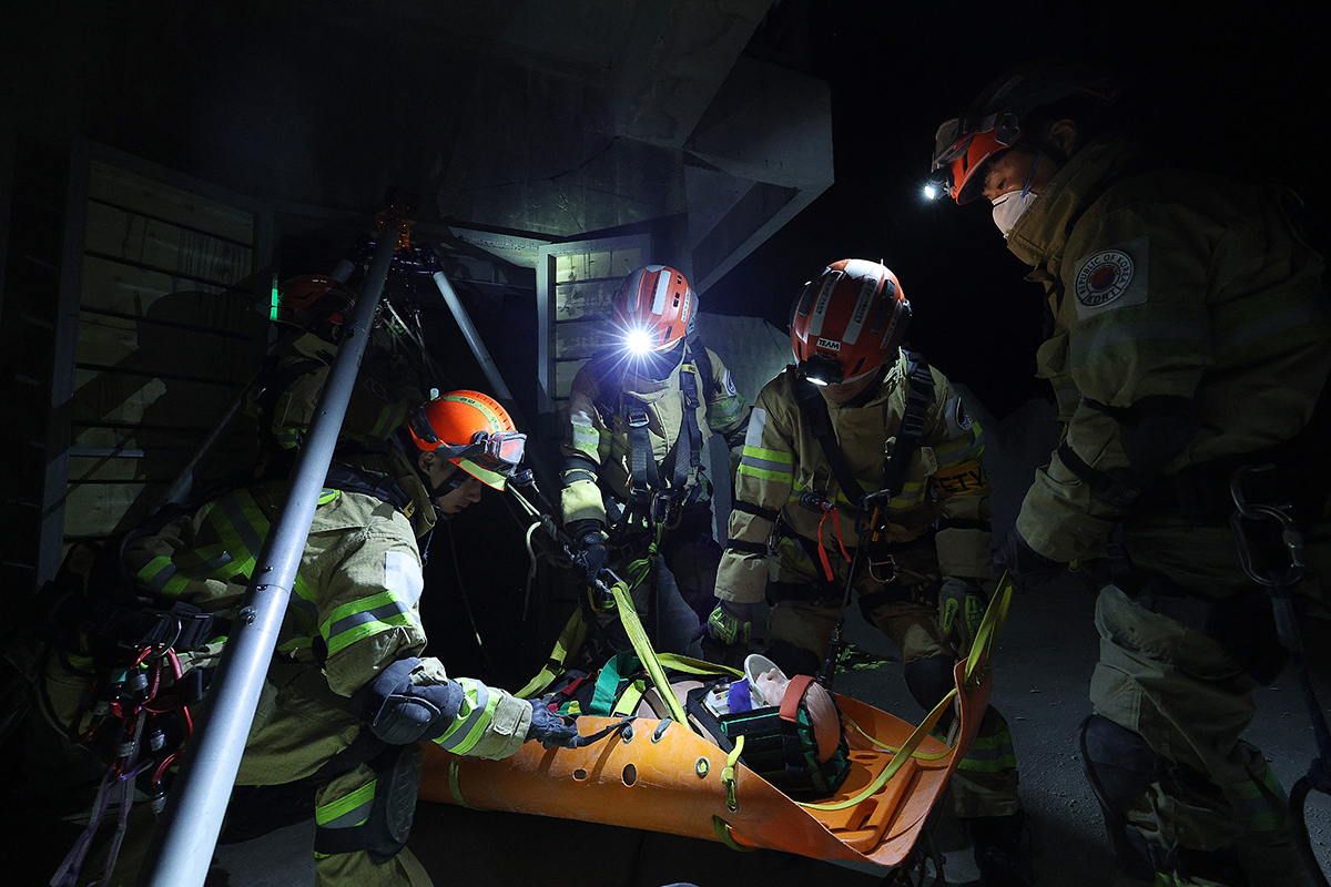 Korea Disaster Relief Team conducts trial all-night rescue : Korea.net ...