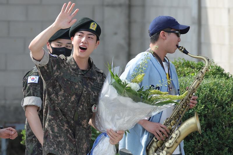 BTS member Jin finishes military duty : Korea.net : The official ...