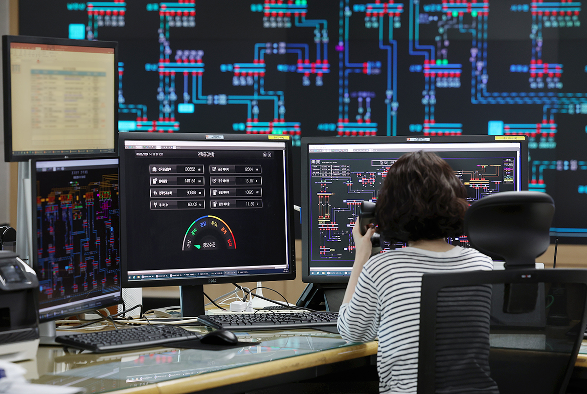 Monitoring supply and demand of electricity : Korea.net : The official ...